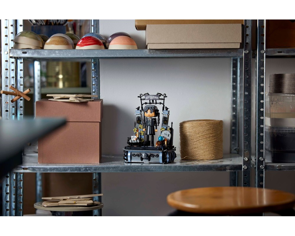 LEGO Set 76780-1 Wednesday Addams Figure (2024 Wednesday) | Rebrickable ...