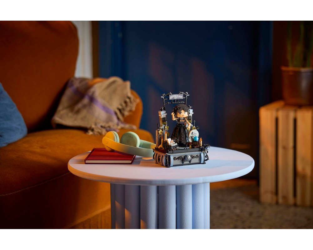 LEGO Set 76780-1 Wednesday Addams Figure (2024 Wednesday) | Rebrickable ...