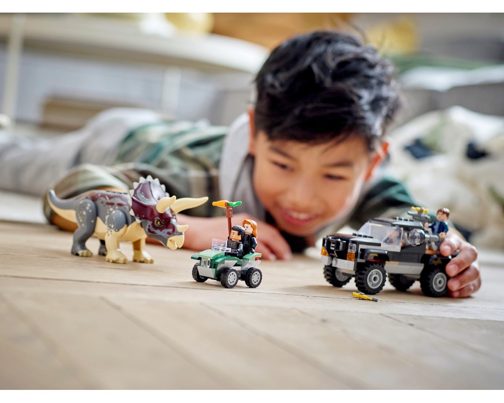 LEGO Set 76950-1 Triceratops Pickup Truck Ambush (2022 Jurassic World ...
