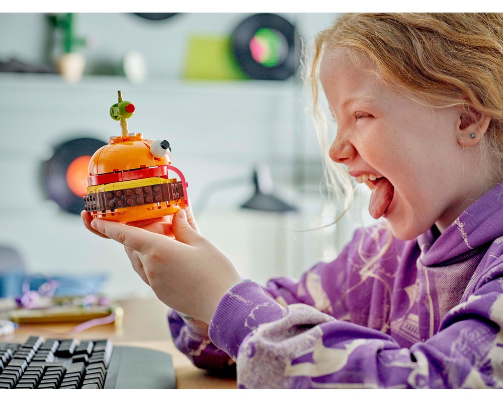 LEGO Set 77070-1 Durrr Burger (2024 Fortnite) | Rebrickable - Build ...