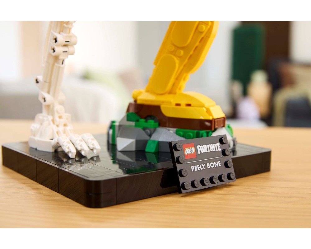 LEGO Set 77072-1 Peely Bone (2024 Fortnite) | Rebrickable - Build with LEGO