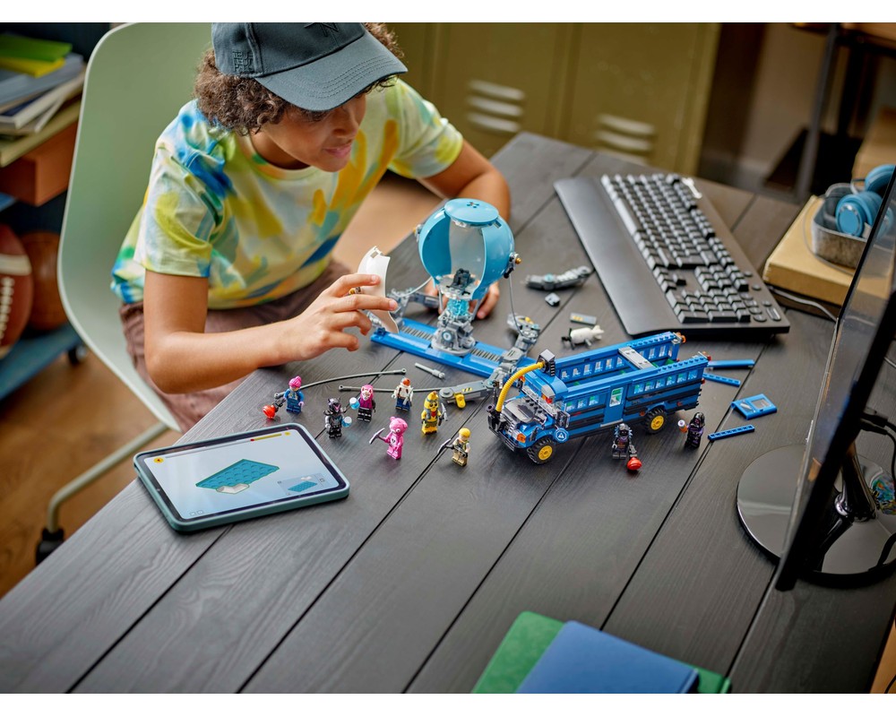 LEGO Set 77073-1 Battle Bus (2024 Fortnite) | Rebrickable - Build with LEGO