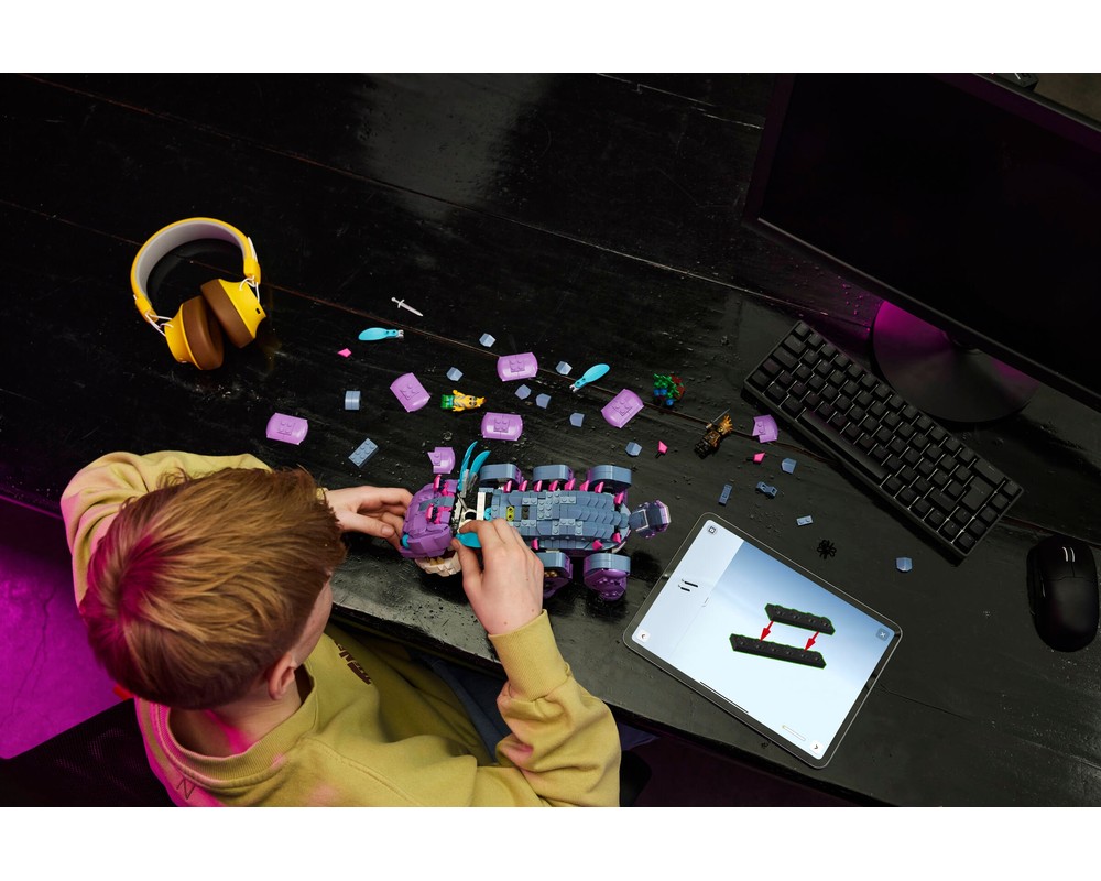 LEGO Set 77077-1 Klombo (2025 Fortnite) | Rebrickable - Build with LEGO