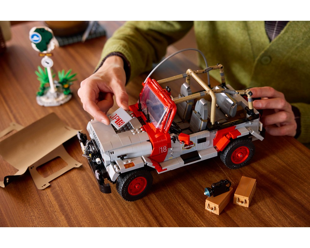LEGO Set 77984-1 Jurassic Park Jeep Wrangler (2026 Jurassic World ...