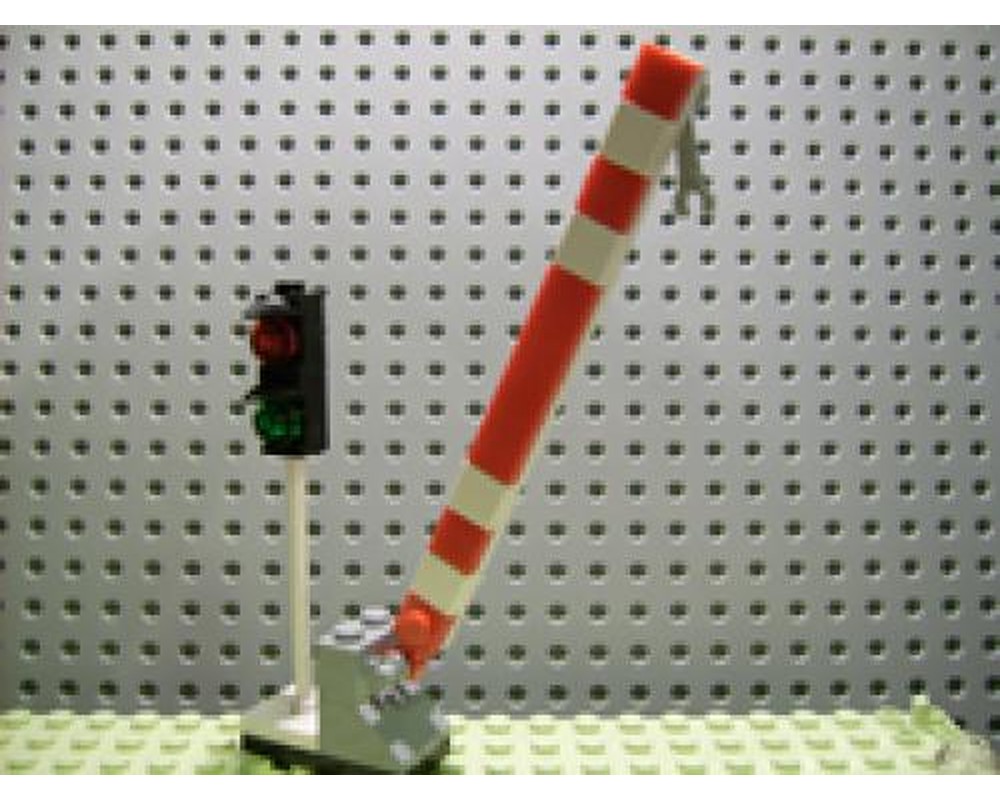 LEGO Set 7904-1-s11 2006 - Day 11: Level Crossing and Signal (2006 ...