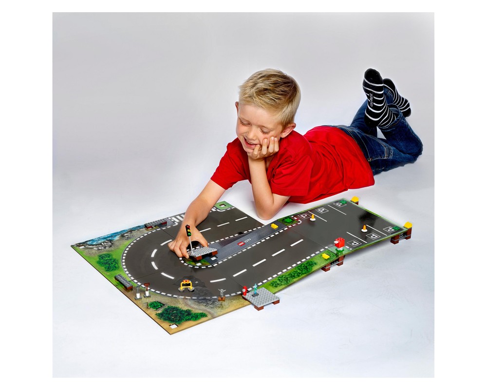 LEGO Set 853656-1 City Playmat (2017 City) | Rebrickable - Build with LEGO
