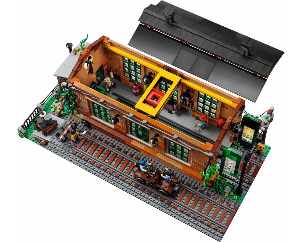 LEGO Set 910033-1 Old Train Engine Shed (2024 BrickLink Designer ...