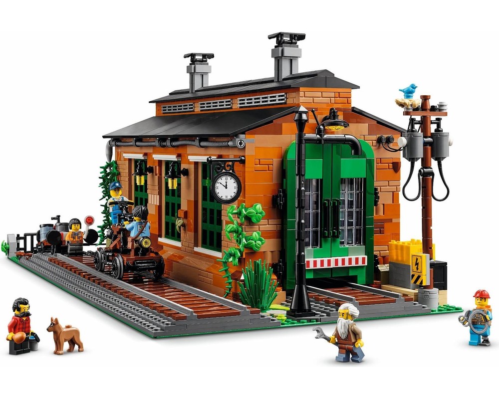 LEGO Set 910033-1 Old Train Engine Shed (2024 BrickLink Designer ...