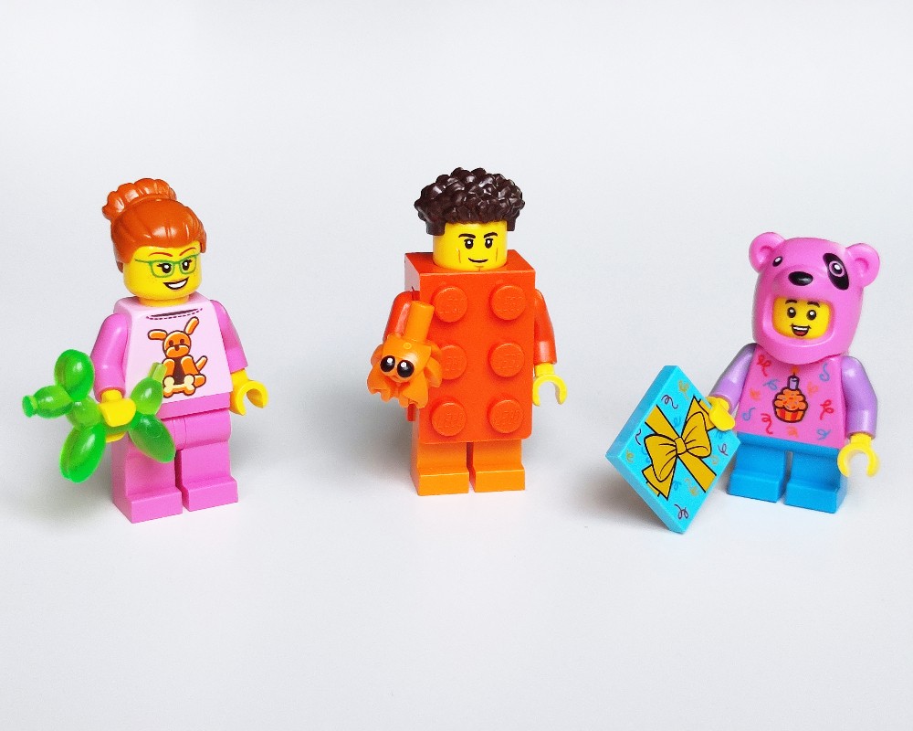 LEGO Set Build-a-Mini-2025 2025 Build-A-Minifigure Station Exclusive ...