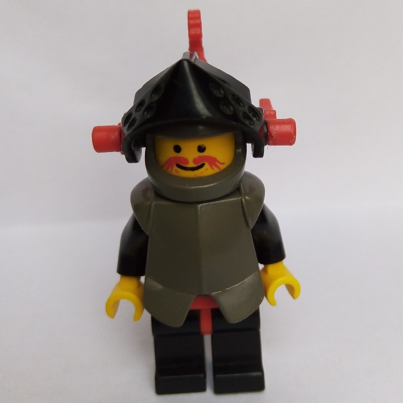 LEGO Set fig-000072 Knight (Breastplate on Black) - Black Legs, Armor ...