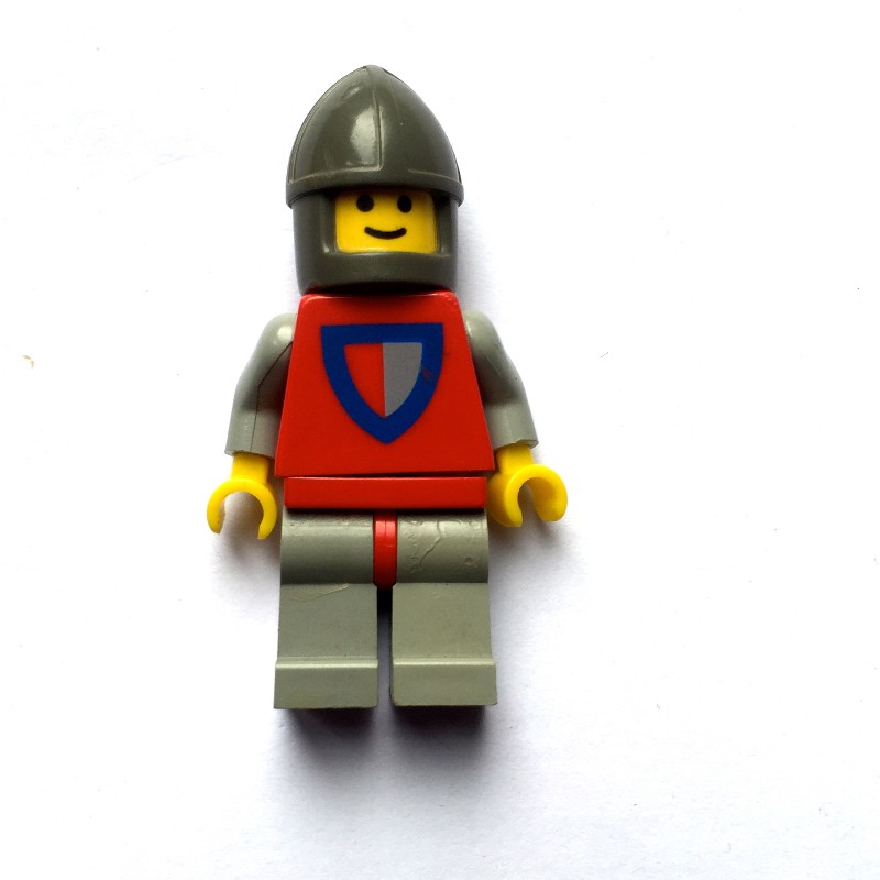LEGO Set fig-002481 Knight (Halved Shield) - Light Gray Legs, Chin ...