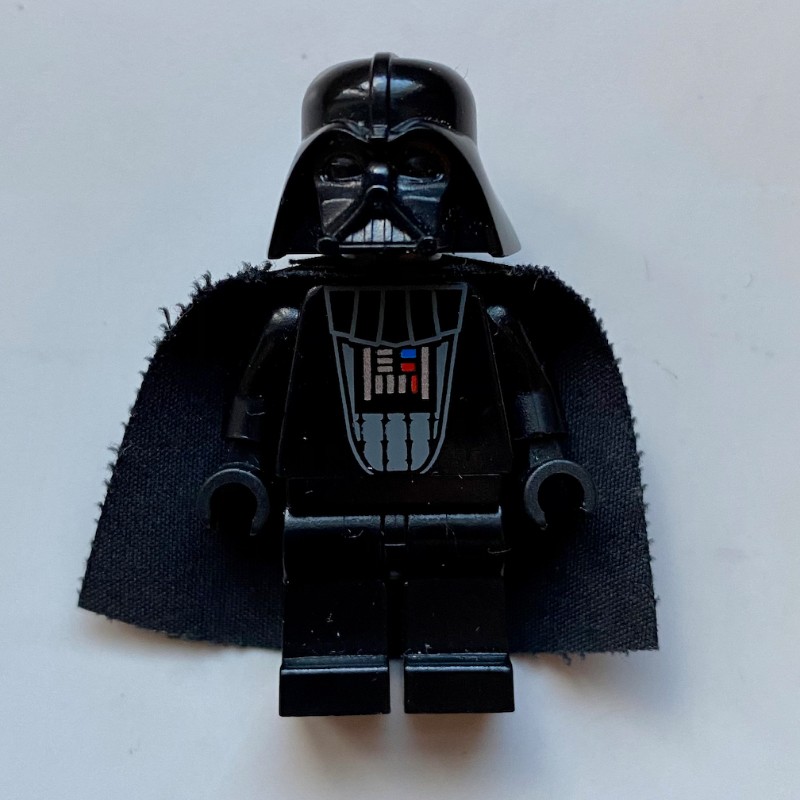 LEGO Set fig-003662 Darth Vader, Light Bluish Gray Skin, No Scars on Right Cheek (3626b Head ...