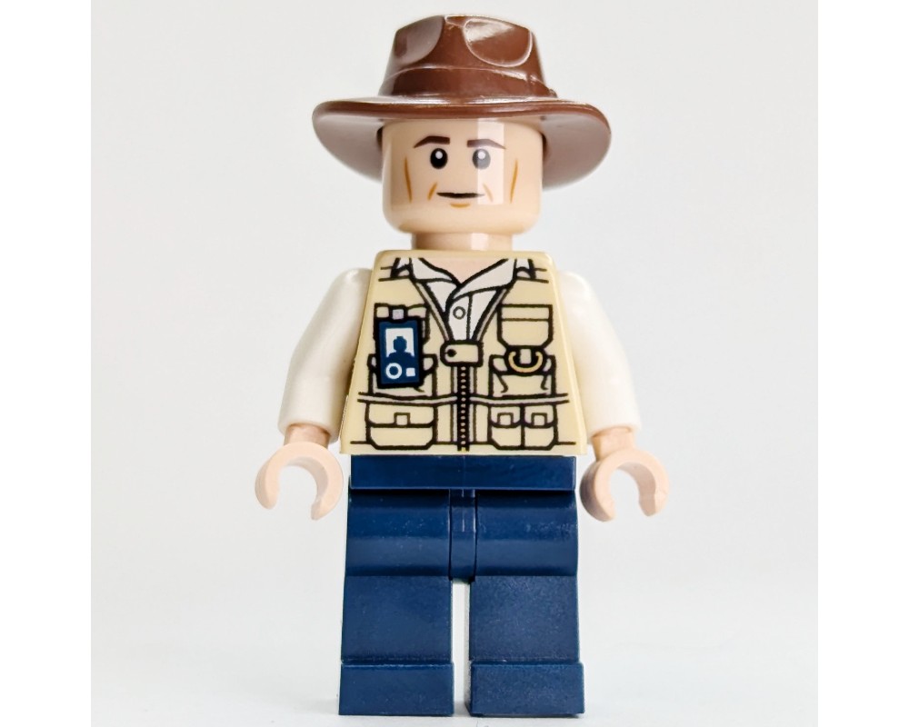 LEGO Set fig-005977 Vet with Fedora Hat | Rebrickable - Build with LEGO