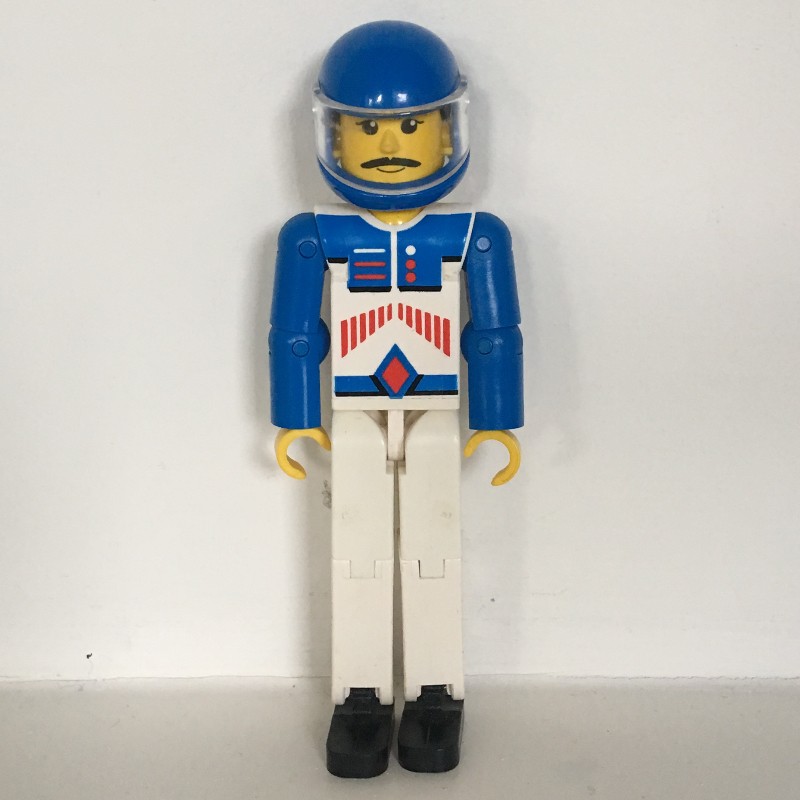 LEGO Set fig-010500 Technic Figure White Legs, White Top with Red Arrow ...