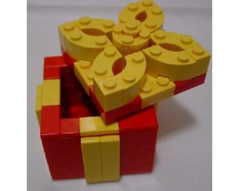 LEGO Set LLCA07-1 Holiday Gift Box (Red Box, Yellow Trim With Removable ...