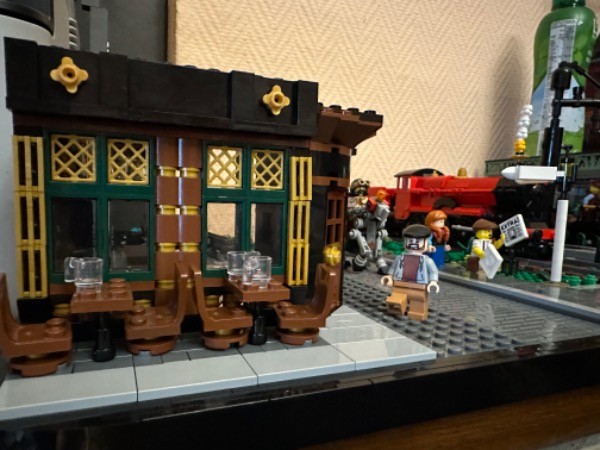 LEGO MOC The Crown Pub by ThatPinballWizard | Rebrickable - Build with LEGO