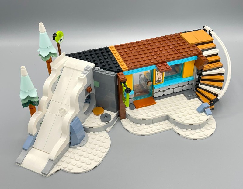 Review: 41756-1 - Holiday Ski Slope and Café | Rebrickable - Build with ...