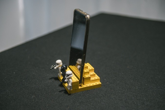 LEGO MOC mobile phone holder by PezzidiLego | Rebrickable - Build with LEGO