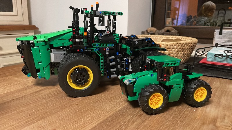 LEGO MOC 42114 C-Model: John Deere 9620 R with grain cart by lars_4444 ...
