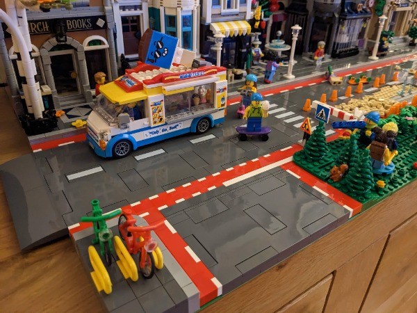 LEGO MOC MILS junction with Dutch style bike lanes by BasJansen ...