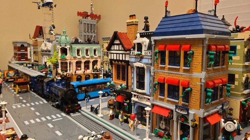 LEGO Set 10350-1 Tudor Corner (2025 Modular Buildings) | Rebrickable ...
