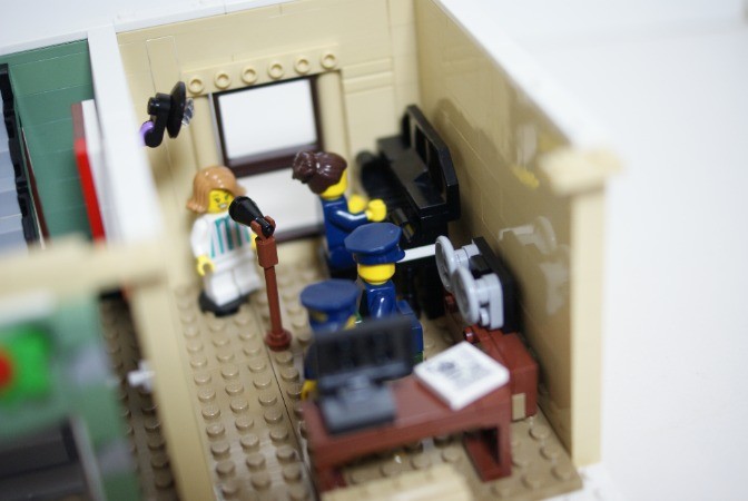 LEGO MOC-176227 LP shop & Live streaming studio, Lego 10278 Alternate ...