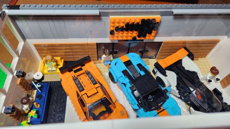 LEGO MOC-188727 Supercar Showroom Car Dealership Alternate build of ...