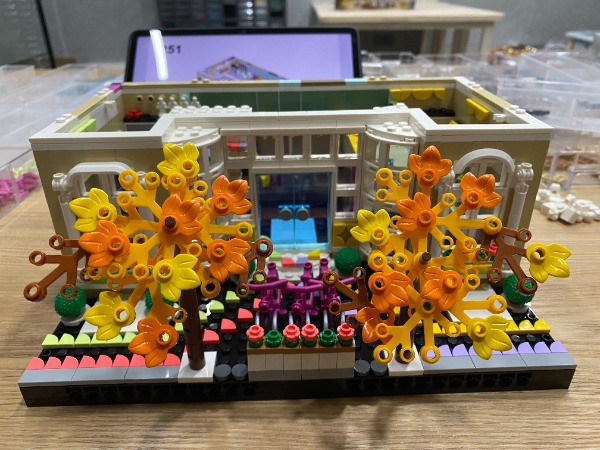 LEGO MOC Art School Modular Alternate build (3x 41711) by re-bricked | Rebrickable - Build with LEGO