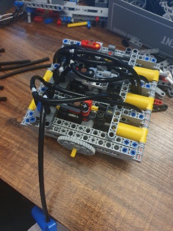 LEGO MOC 3-Cylinder Pneumatic Engine by Nico71 | Rebrickable - Build ...