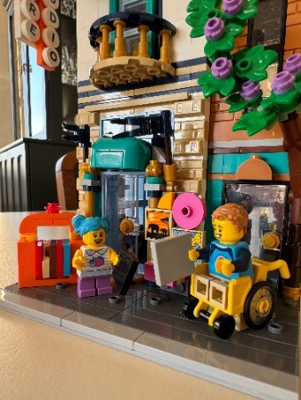 LEGO MOC Hotel and Recording Studio Modular Alternate build of 31141 by ...