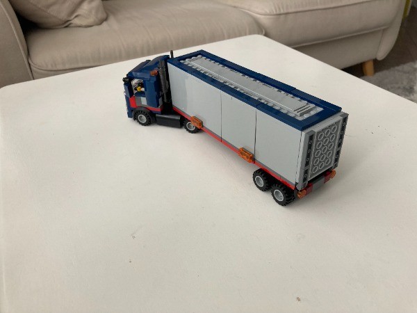 LEGO MOC Semi-truck with Dry Van Trailer by pink0d | Rebrickable ...