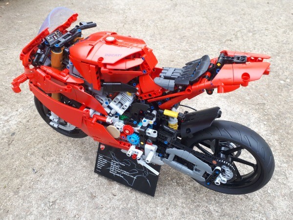 LEGO Set 42202-1 Ducati Panigale V4 S Motorcycle (2025 Technic ...