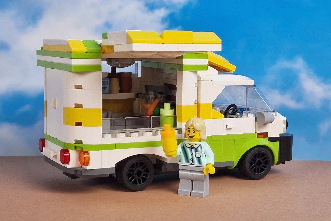 LEGO MOC Smoothie Van by nevertooold68 | Rebrickable - Build with LEGO