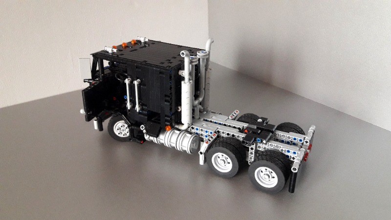 LEGO MOC RC american cabover truck by Bortnick | Rebrickable - Build ...