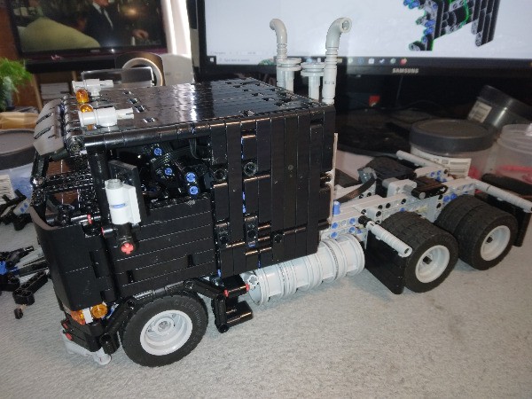 LEGO MOC RC american cabover truck by Bortnick | Rebrickable - Build ...