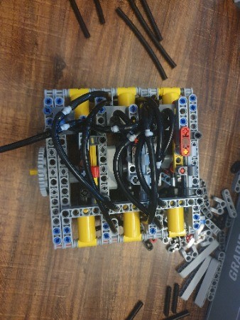 LEGO MOC 3-Cylinder Pneumatic Engine by Nico71 | Rebrickable - Build ...