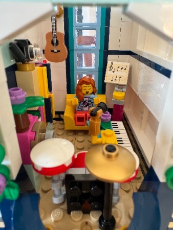 LEGO MOC Hotel and Recording Studio Modular Alternate build of 31141 by ...