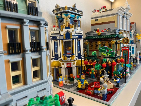LEGO MOC 2in1 Main Street by TanaseNicolae | Rebrickable - Build with LEGO