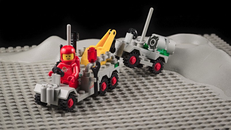 LEGO MOC Classic Space Tow Truck by PeterRT | Rebrickable - Build with LEGO