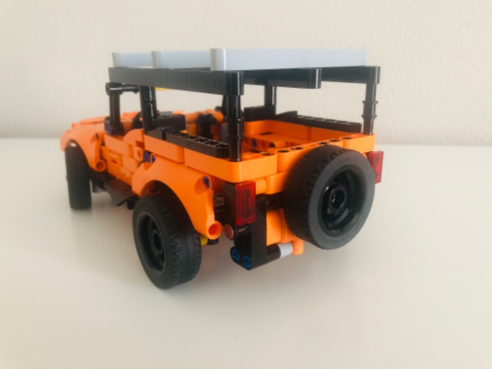 LEGO MOC 42093: Ford Bronco by MattBuildz | Rebrickable - Build with LEGO