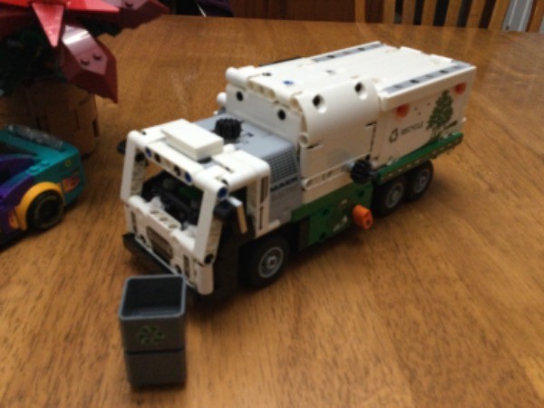 LEGO Set 42167-1 Mack LR Electric Garbage Truck (2024 Technic ...