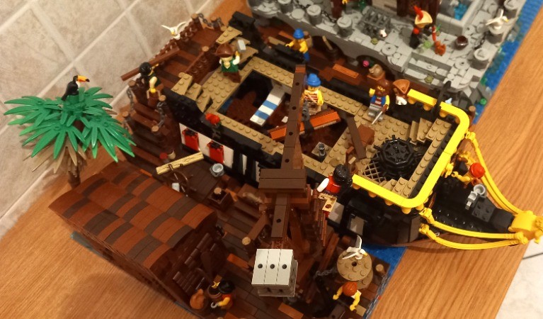 LEGO MOC-160014 Pirate Caribbean Shipyard by Massenzio | Rebrickable ...
