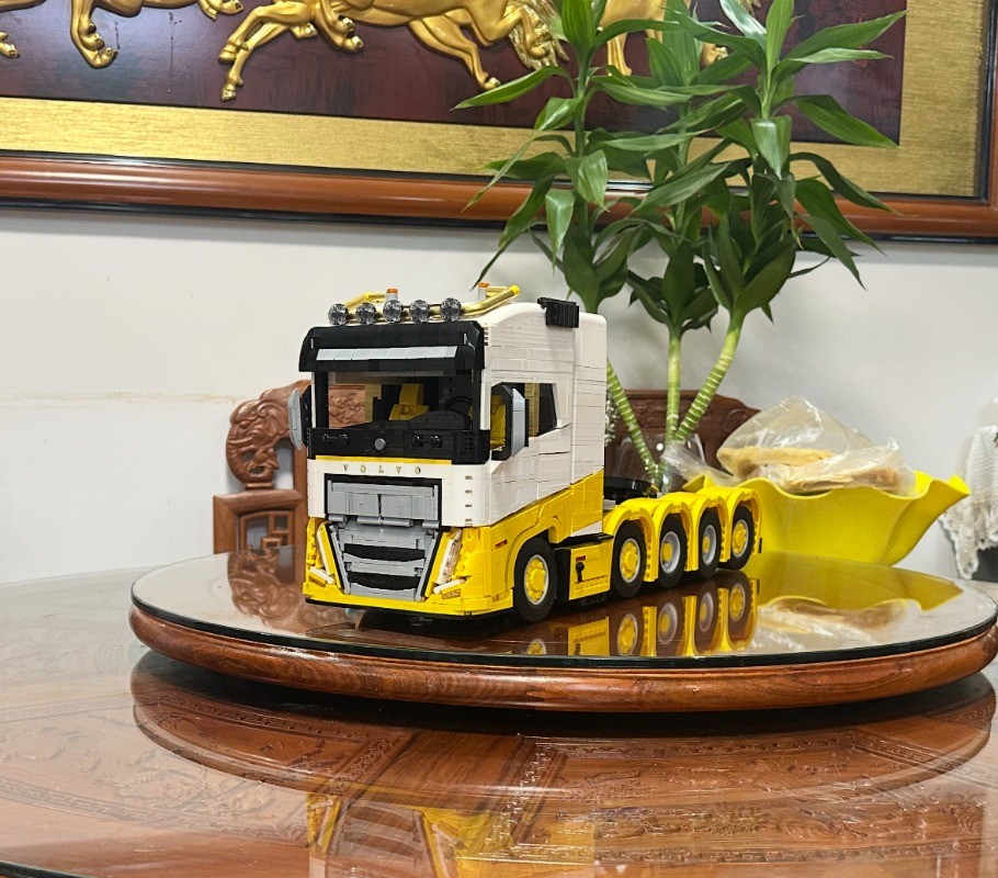 LEGO MOC VOLVO FH16 10X4 tractor(Red) by LingKong | Rebrickable - Build with LEGO