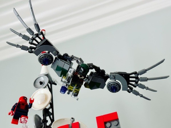 LEGO MOC Vulture's Wingsuit Mk I (from Spider-Man: Homecoming) by ...