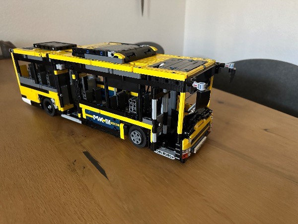 LEGO MOC App-controlled bus by mic8per | Rebrickable - Build with LEGO