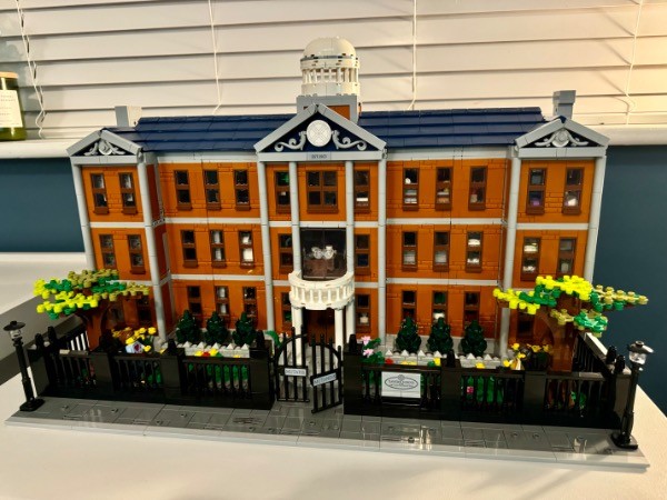 LEGO MOC X-Mansion - X-Panded! by BardicBricks | Rebrickable - Build ...