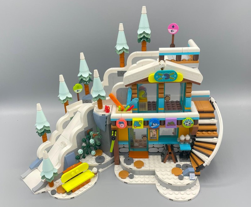 Review: 41756-1 - Holiday Ski Slope and Café | Rebrickable - Build with ...