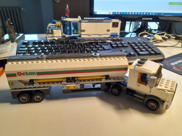 LEGO MOC Octan Tanker Truck by Heinz551 | Rebrickable - Build with LEGO