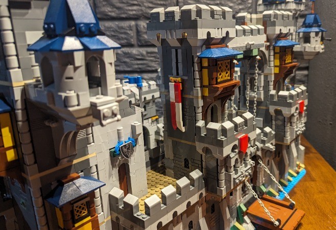 LEGO MOC Black Falcon Knight's Castle (31120 "Medieval Castle ...