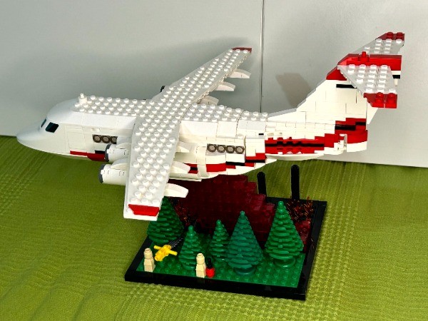 LEGO MOC Microfig scale Avro RJ85 airtanker by DamoB | Rebrickable ...